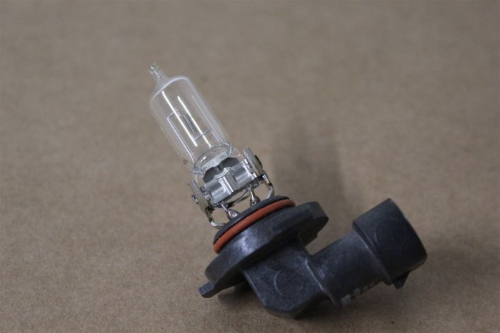 VW Single 65Watt Halogen High Beam Bulb New genuine VW part | Deutsche ...