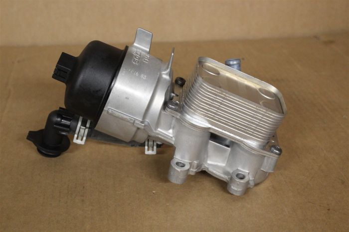 1886418 Oil filter housing New genuine part | Deutsche Parts