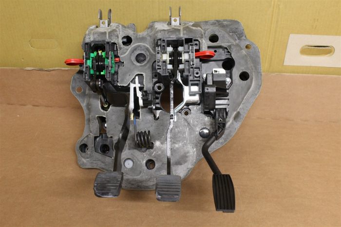 39048775 Pedalbox New genuine part | Deutsche Parts