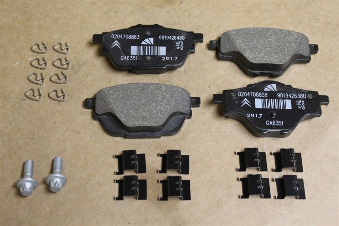 95525386 Brake pad kit New genuine part | Deutsche Parts