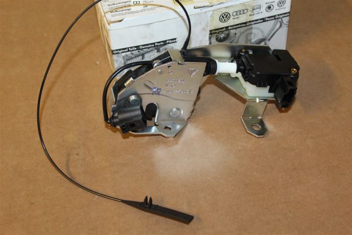 7L6827501B LOCK New genuine part | Deutsche Parts