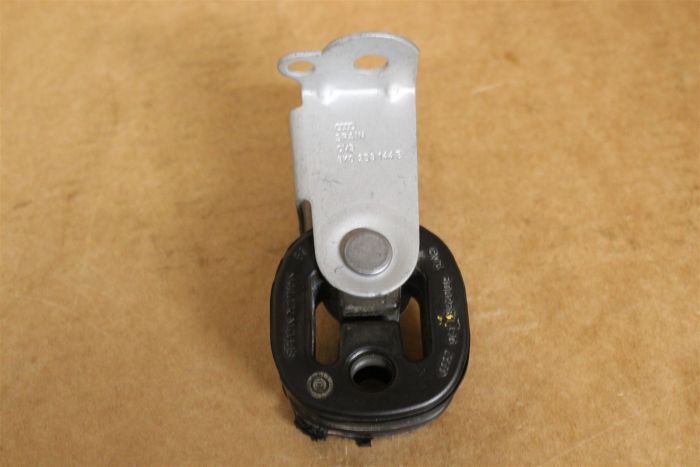 8K0253144E BRACKET New genuine part | Deutsche Parts