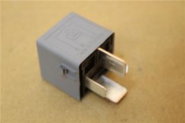 A0025422619 Relay New genuine Mercedes-Benz part | Deutsche Parts