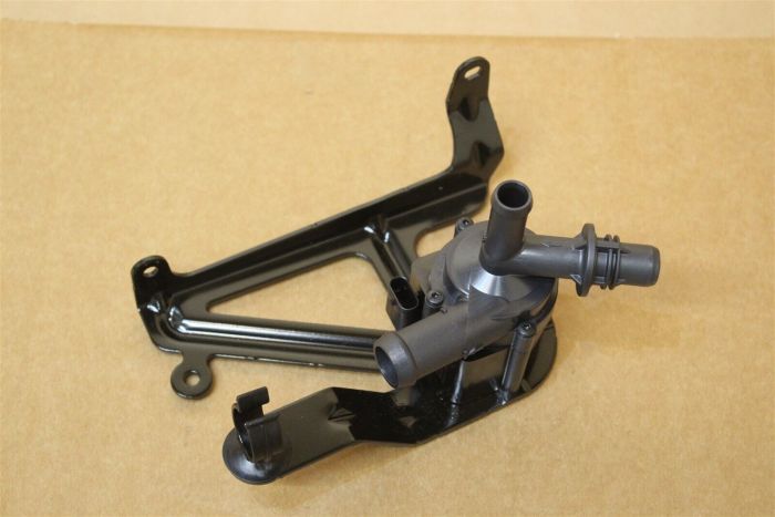 11518616992 Coolant Pump New genuine BMW part | Deutsche Parts