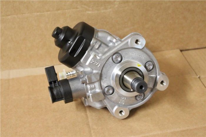 High Pressure Diesel Pump Volkswagen Transporter T5 T6 03L130755R New ...